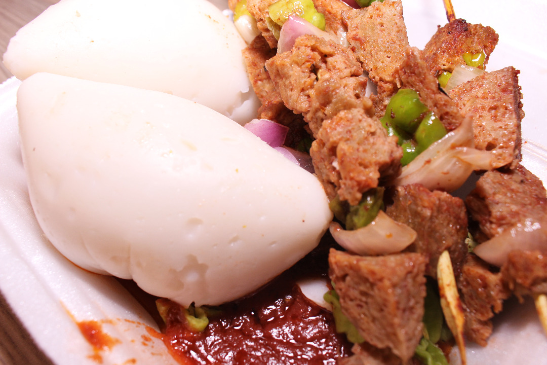 AKPAN ET BROCHETTES DE VIANDE DE BLÉ AU TOGO - 1500 FCFA - ACHETEZ ...